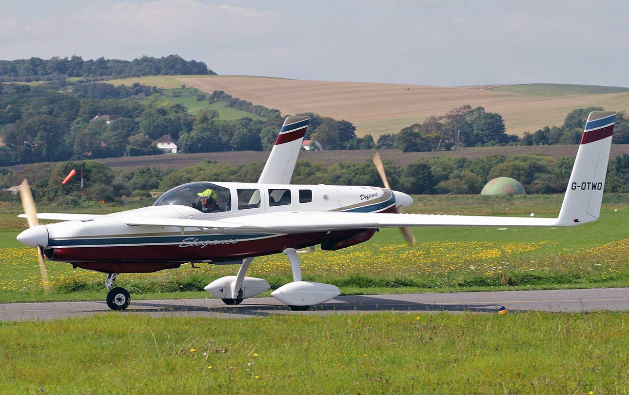 nhungdoicanh: Rutan 40/74 Defiant