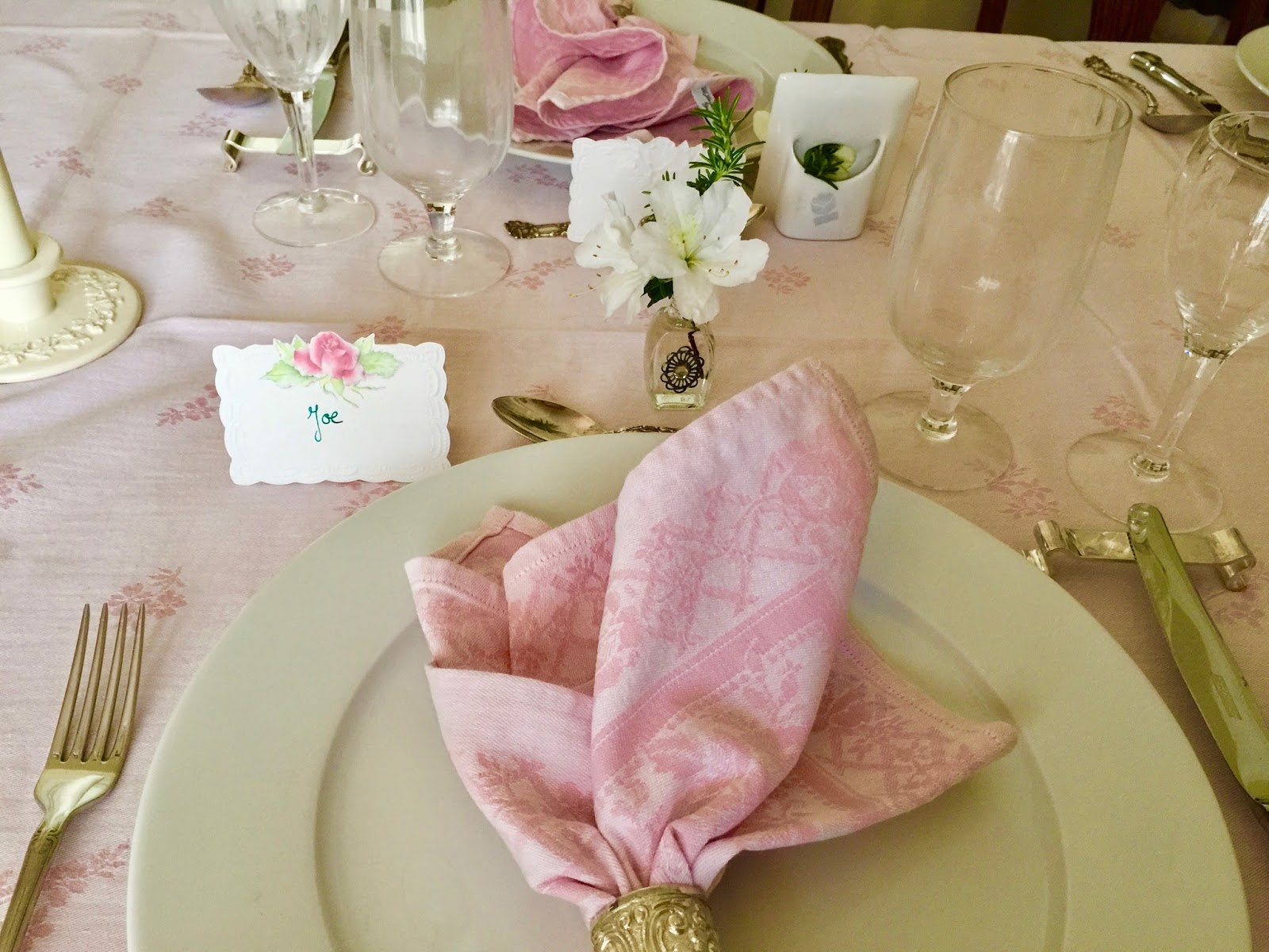 MARIETTE'S BACK TO BASICS: Table Setting With Picture Frame Vases and ...