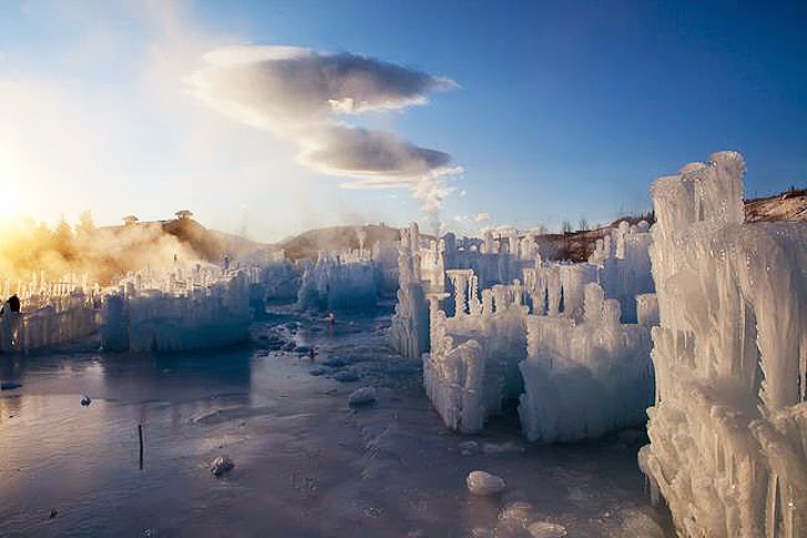 Random Musings: Turquoise Ice, Ice Castles, Ice Caves