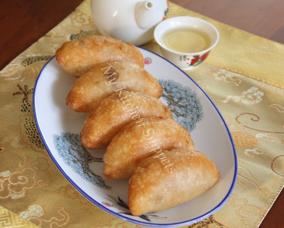 My Kitchen Snippets: Ham Sui Kok/Fried Crescent Dumplings