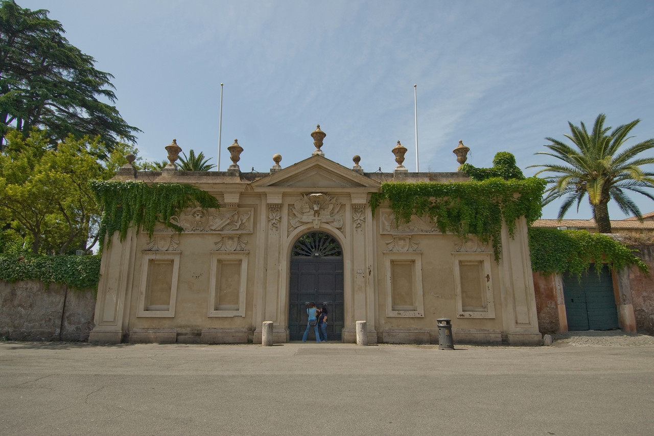 Cetatea eterna prin gaura cheii - PromoTrips