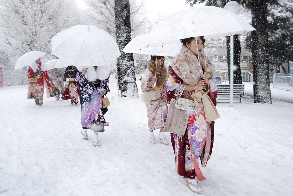 A n z u: Kimonos in the snow