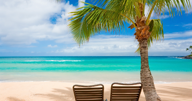 Slike za mobitele: Prekrasan pogled na more u hladovini sa stolica ...