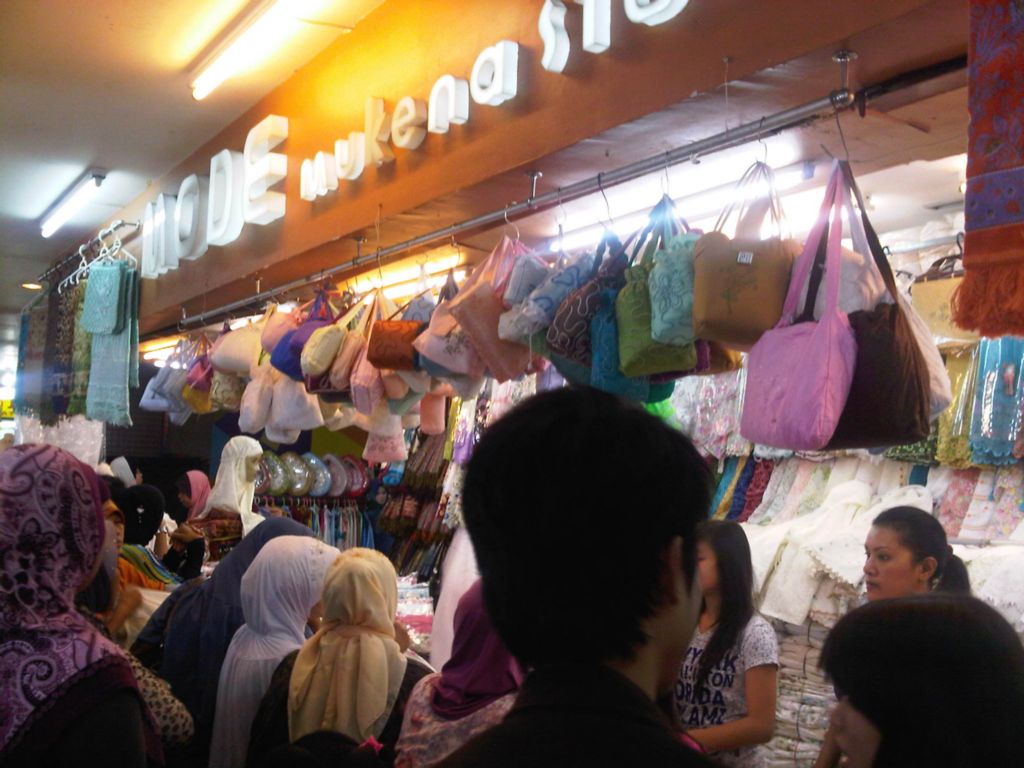 TRAVELOG: Bercuti di Bandung - Shopping di Pasar Baru, Bandung, Indonesia