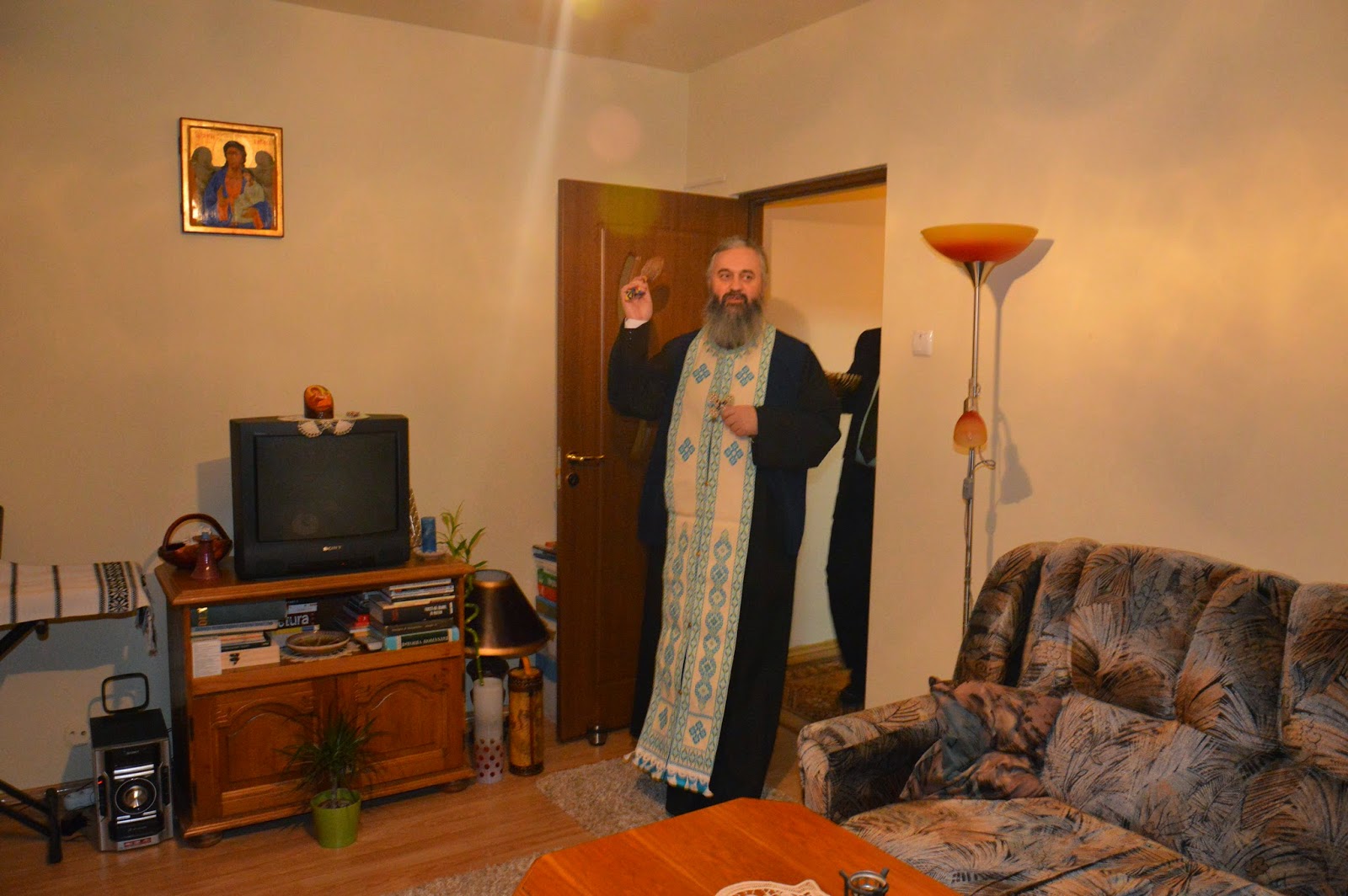 Sfestanie la Casa Familiei Contiu Hadrian! – Dar!