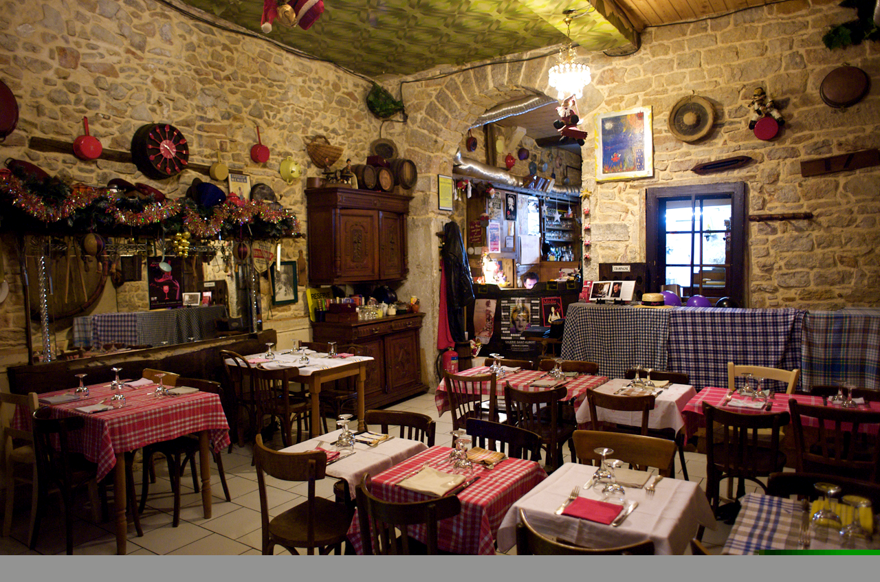 Les Bouchons Lyonnais | La Gastronomie Lyonnaise - Ana & Mel