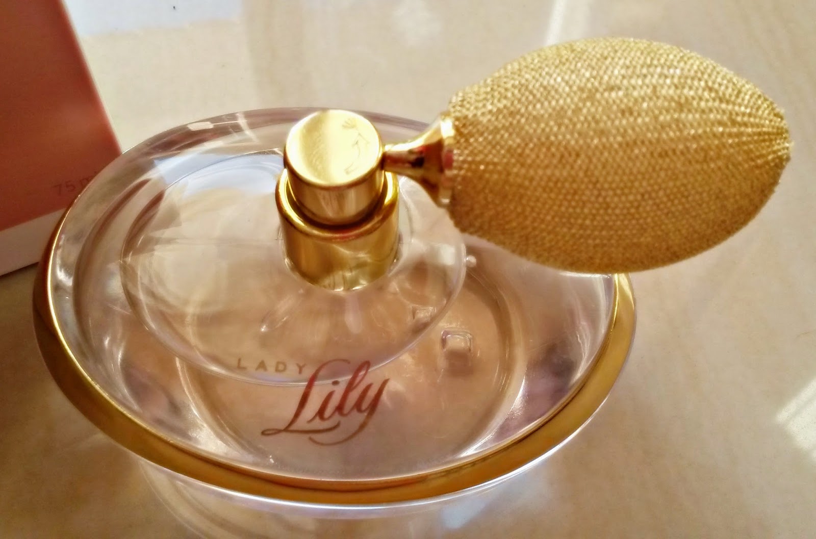 Glitter Rosa: Perfume Lady Lily - O Boticário