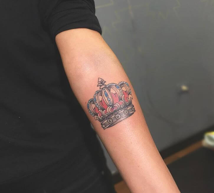 50+ King Queen Crown Tattoo Designs With Meaning (2020) | Tattoo Ideas 2020