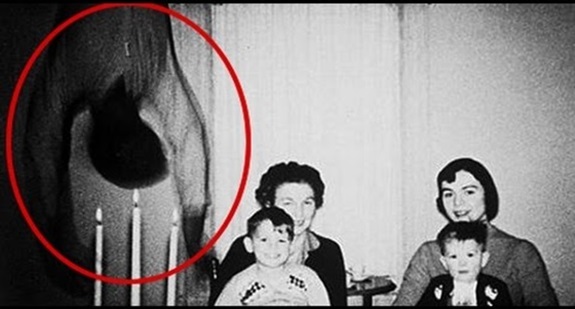 These 10 Mysterious Photos Literally Can't Be Explained