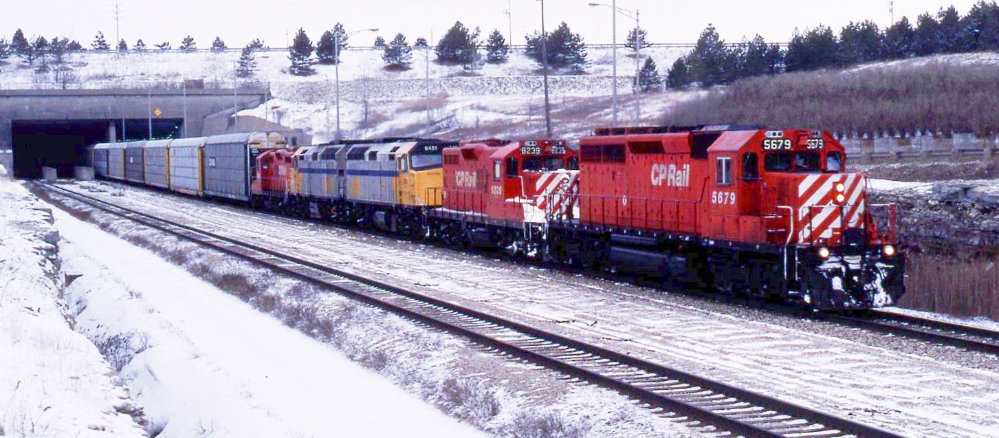 Trackside Treasure: CP leases VIA locomotives, 1994-1995