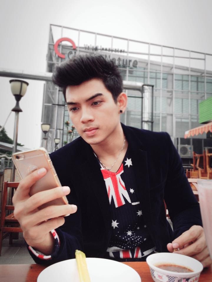 M y a n m a r H u n k s: Lin Aung Khit @ Selfie