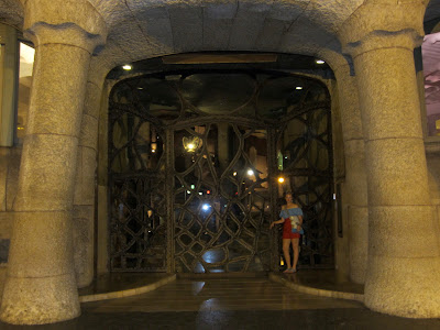 wacky tacky: Say Howdy to Gaudi!