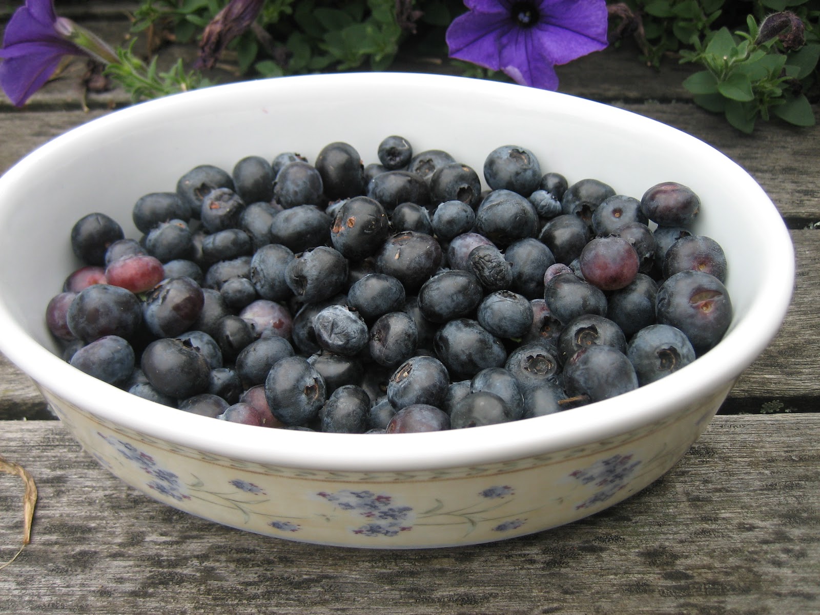 Pureed Pzazz: Powerful Purple Pzazz Smoothie
