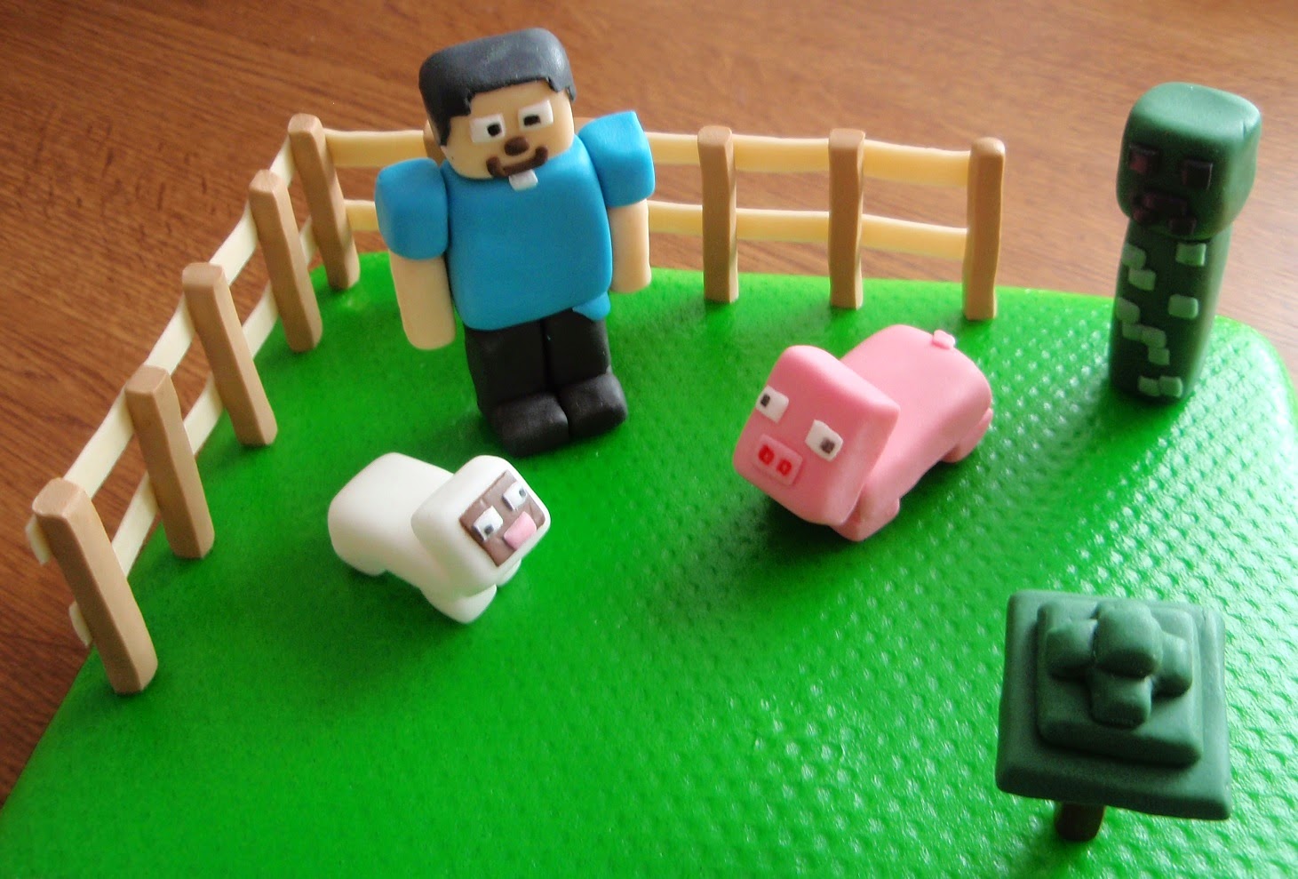 Dorty z Růžovky: Fotopostup dort Minecraft (potažení čtverhraného dortu ...