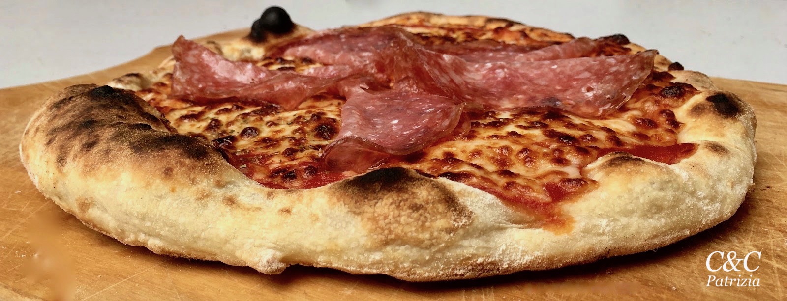 Ingredienti per impasto di tre pizze al piatto