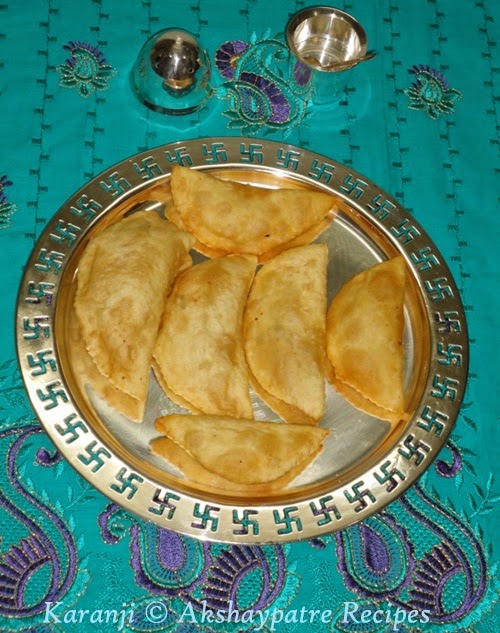 Vidyas Veg Recipes: Maharashtrian karanji recipe - Karjikayi recipe