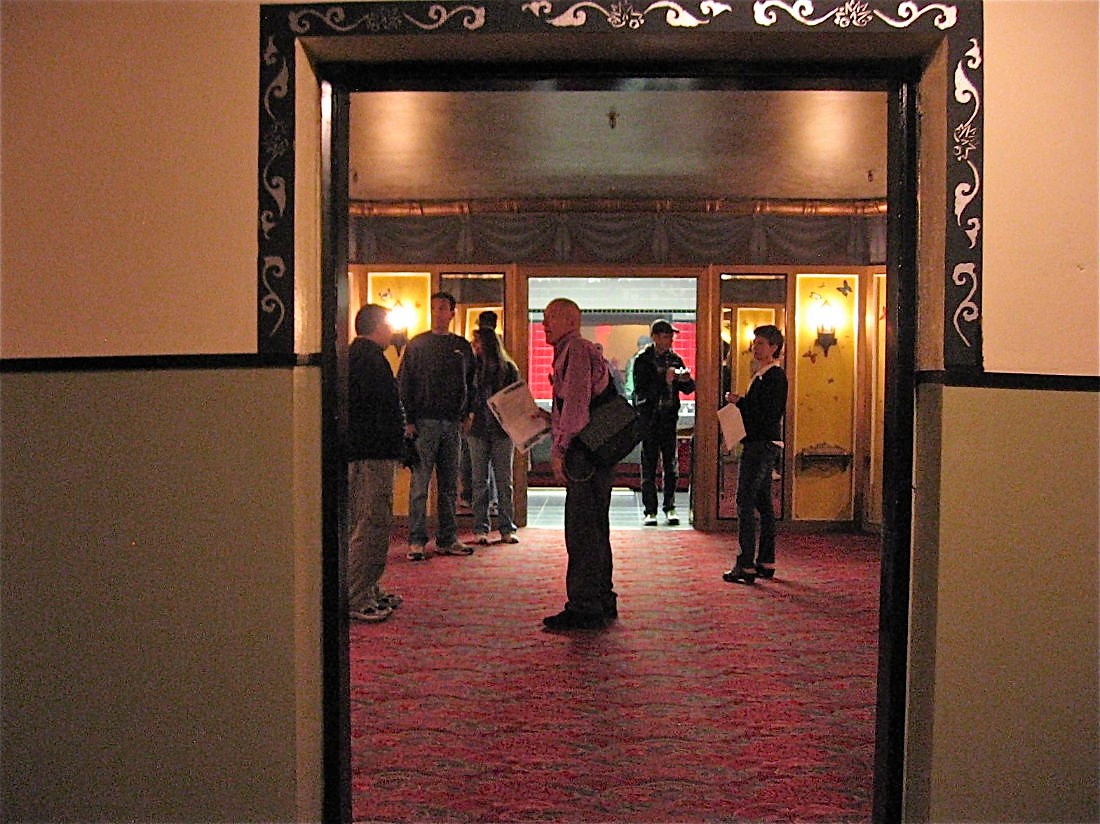 Los Angeles Theatres: Grauman's Chinese: the basement lounges