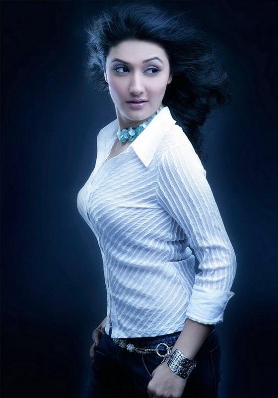 Bolly Photoshoot: model actress ragini Smiling Face Photo album