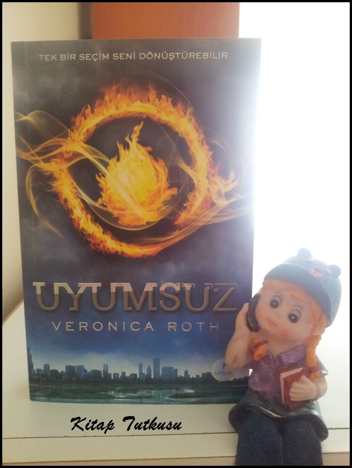 Kitap Tutkusu: Divergent #1: Uyumsuz - Veronica Roth