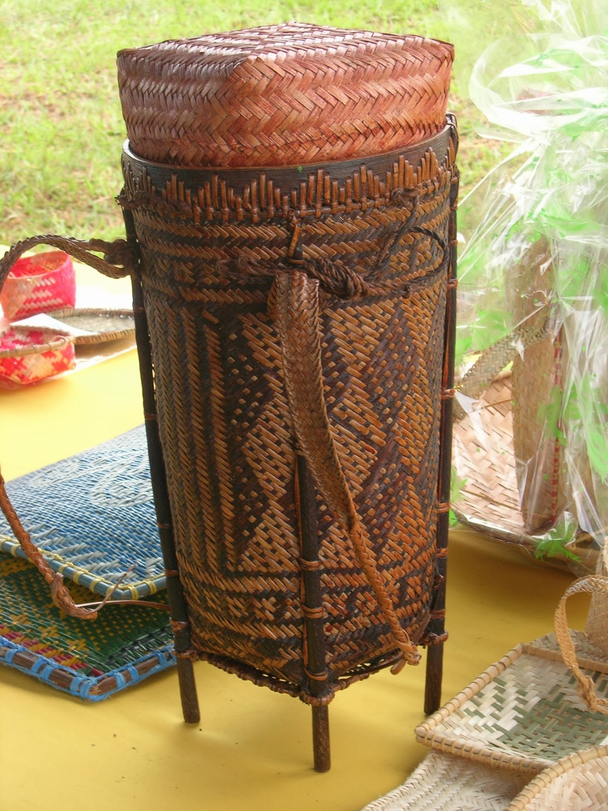 Robert Chee and Leni's resort: Unique Handicraft