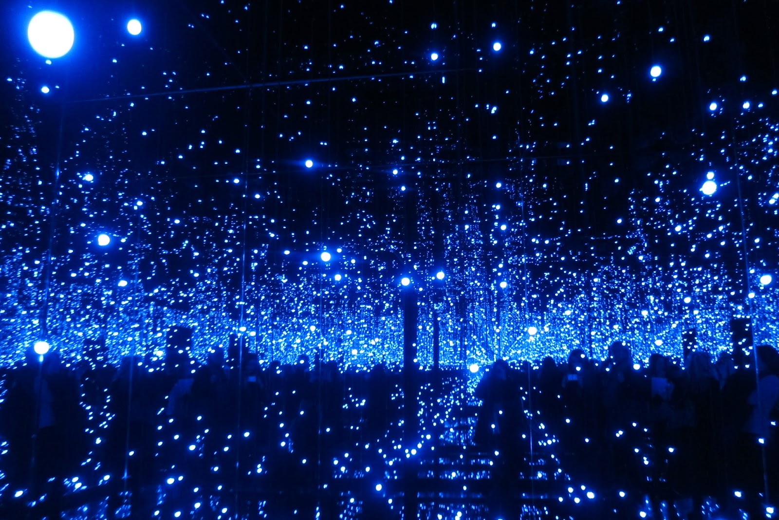 Heart-Shaped Box: Gallery: Infinity Mirrored Room