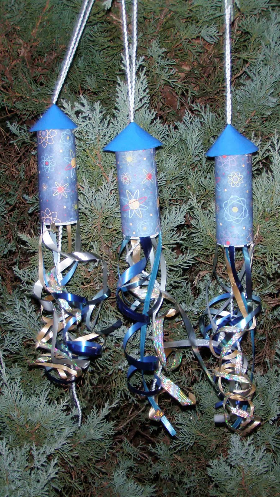 Crack of Dawn Crafts: New Year's Eve Confetti Rockets