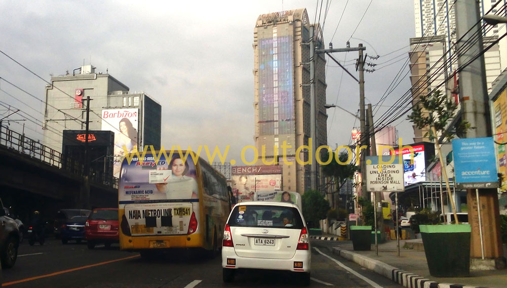 Samsung Advertises On Largest LED On GA Tower