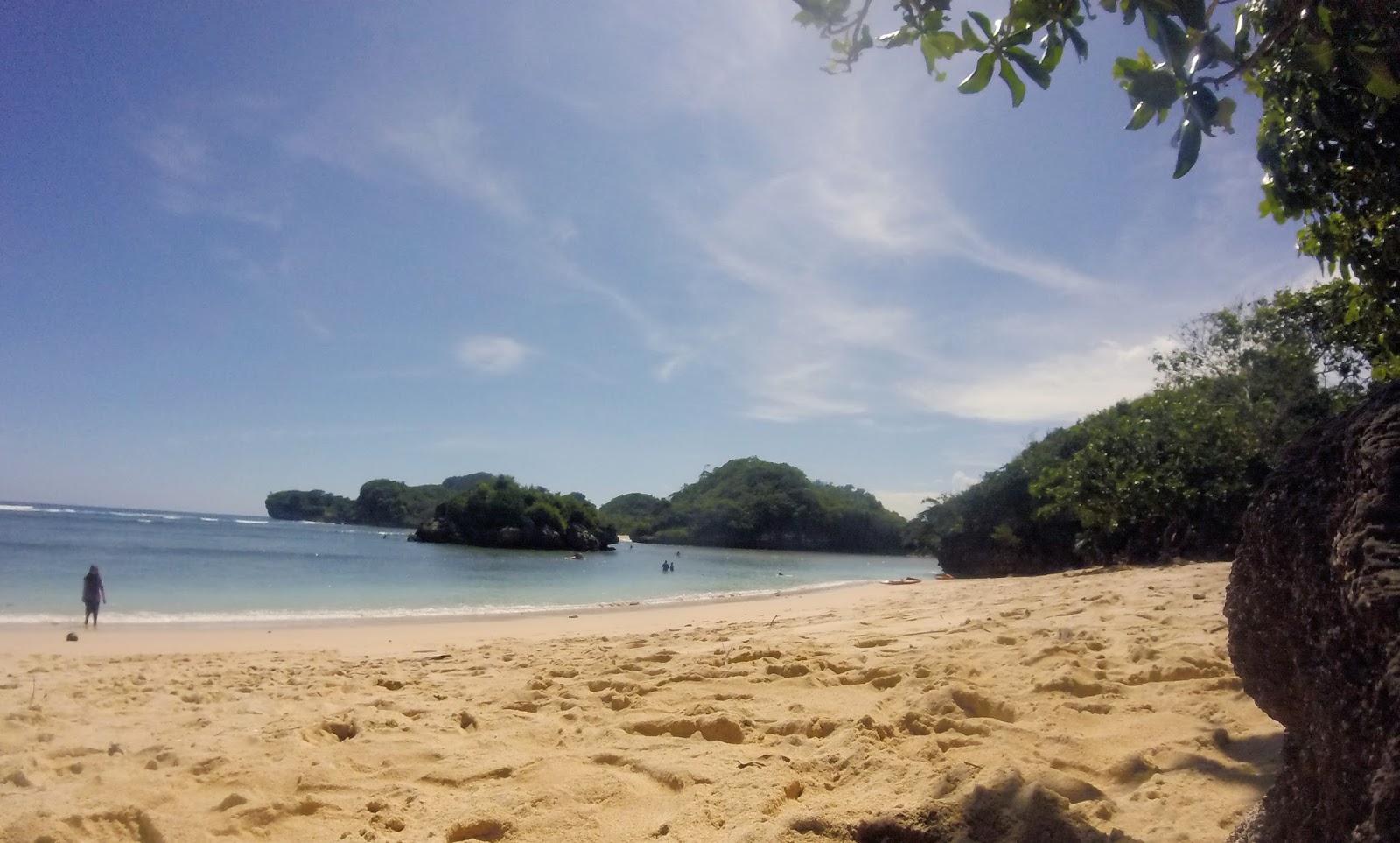 Pantai Gatra dan Pantai Tiga Warna Malang - OMBONEJAGAD