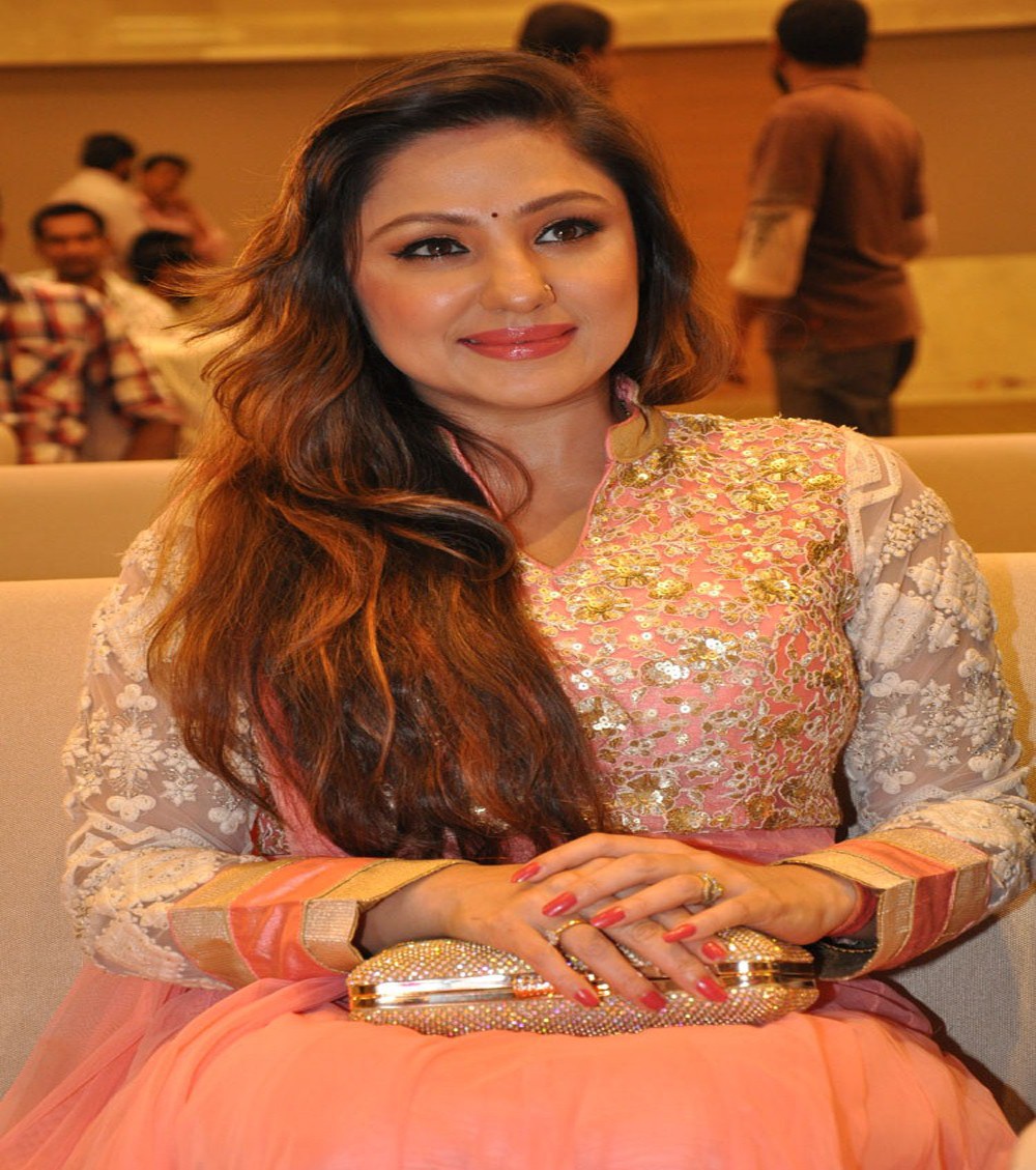 Priyanka Upendra Latest Glamour Hot PhotoShoot Images At Movie Press ...