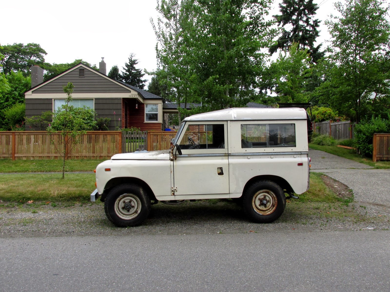 Seattle's Classics: 1970 Land Rover Series IIA
