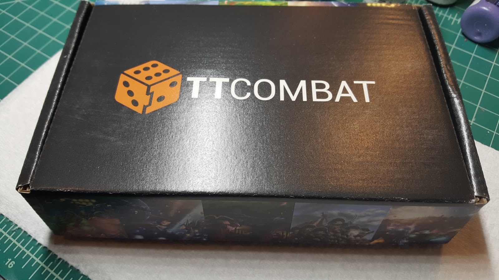 House of Zoxe: Unboxing: Dropfleet Commander UCM Dreadnaught