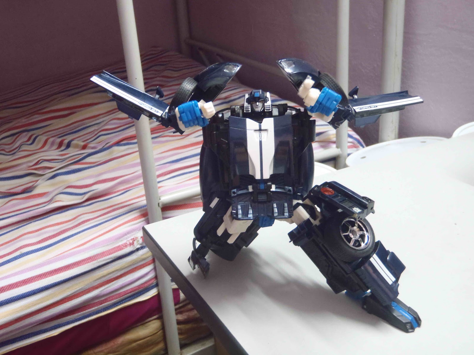 New Planet Cybertron: Transformers Review –Mirage (Alternators)