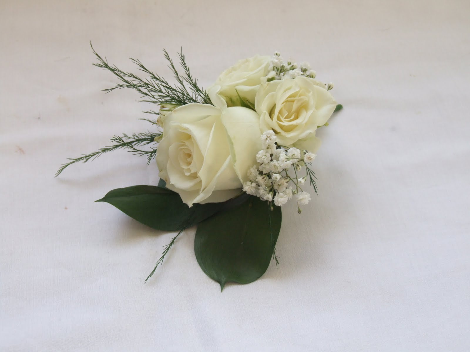 RJ's Florist: Ivory and pale pink roses