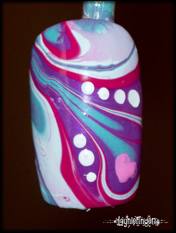 Layniefingers: Finally- a successful water marble!
