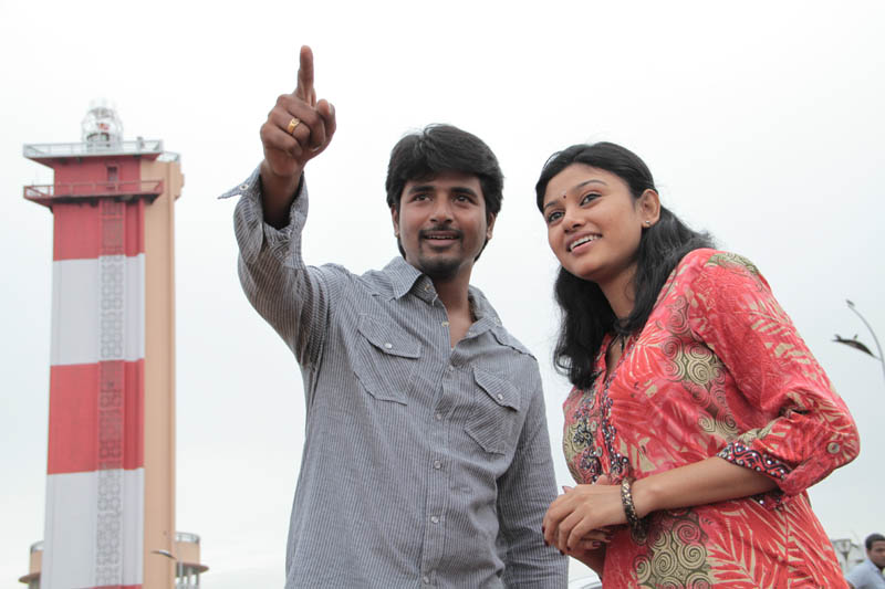 Actress Photos Stills Gallery: Oviya, Sivakarthikeyan in Marina Movie ...