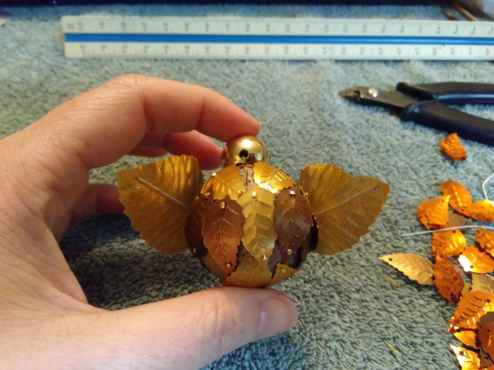 How to make a golden snidget from Harry Potter