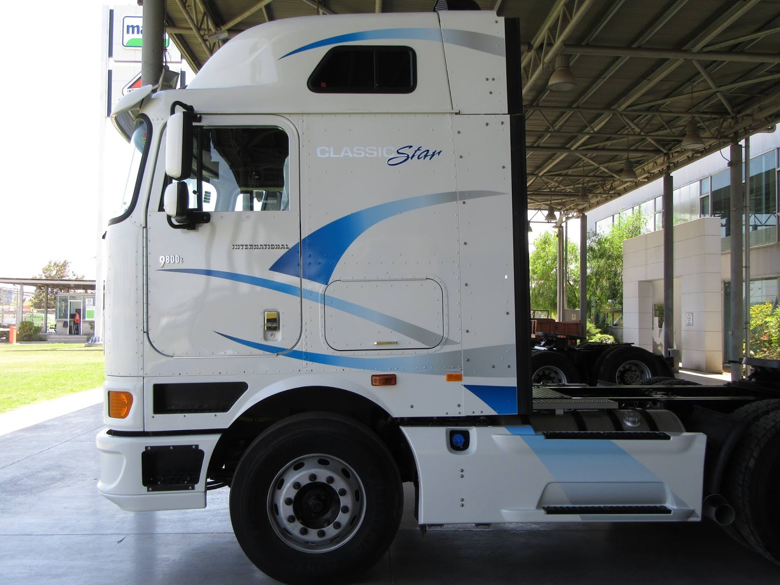 DIECIOCHO RUEDAS: INTERNATIONAL 9800I… LOS ÚLTIMOS QUE DAN BATALLA…