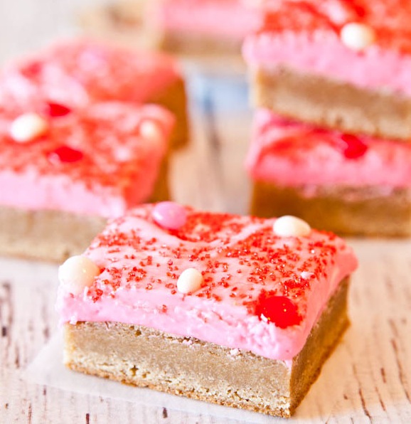 DESSERTS DE LA VIE: Snickerdoodle Bars with Pink Frosting