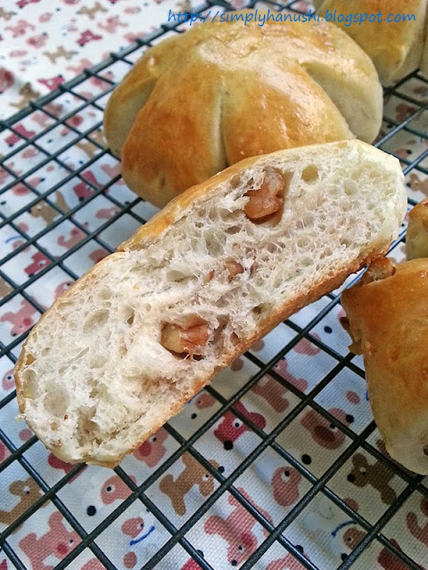 Simply Hanushi: Walnut Buns