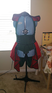 Danielle Sews: Simplicity 1091 Part 3 - Poison Ivy Bustle