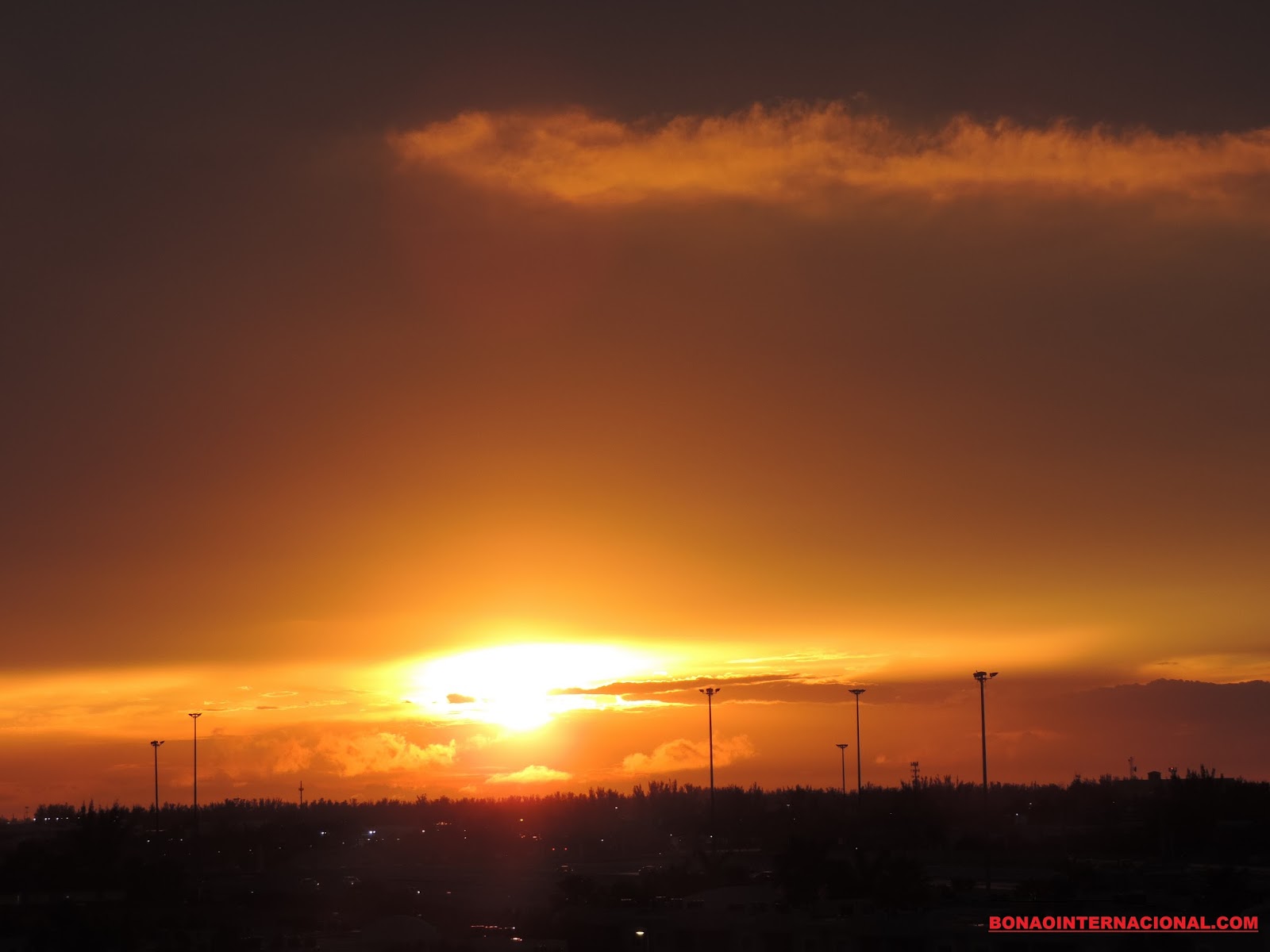 Bonao Internacional: CADA DIA , CON SU BELLO ATARDECER , LA MADRE ...