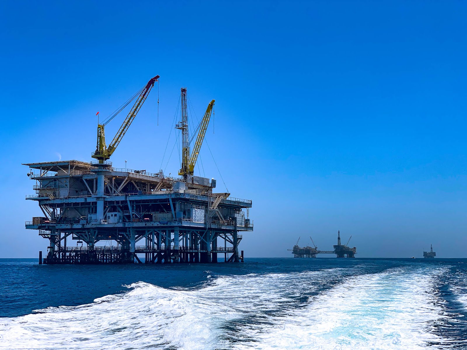 Diving Eureka & Ellen Oil Rigs With The Asante Dive Boat - First Church ...