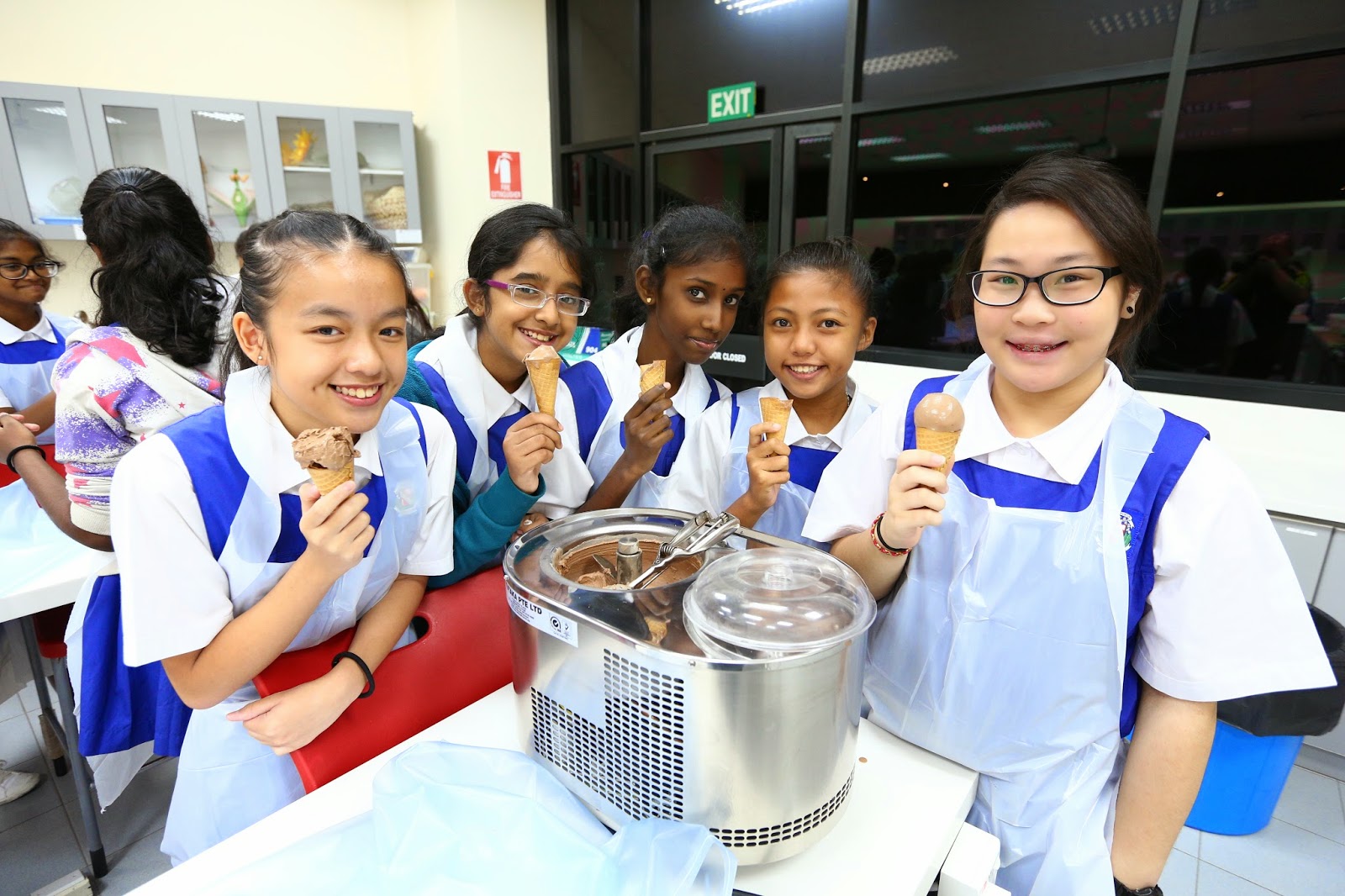 CHIJ STC Sec 1 EFL: EFL begins! Sec 1R at the Science Centre