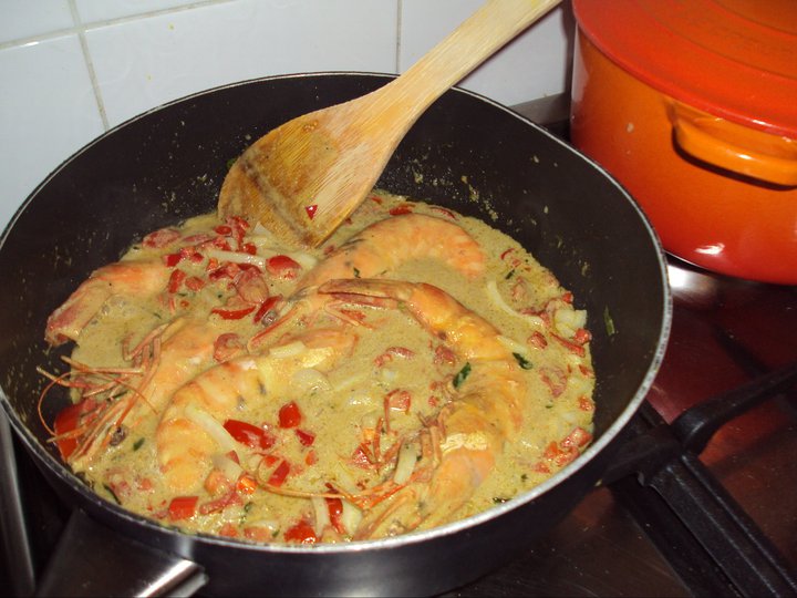 Earthwalkers: Bali's traditional "Basa Gede" - Basic spice paste....