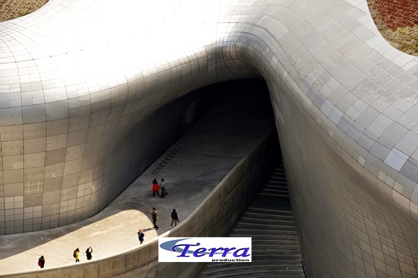 DDP (Dream, Design, Play) in Seoul / 동대문디자인플라자(Dongdaemun Design Plaza ...