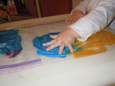 A day in the life: Toddler Activity: Sensory Paint Bags
