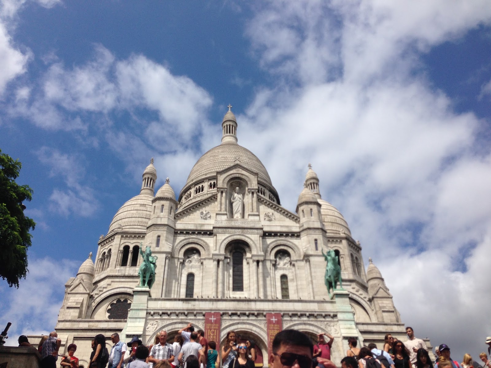 Miu's: Climbing the stairs of the Sacré-Cœur