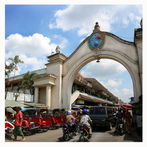 A visit to the city of Solo, Pasar Klewer | adventure and travel