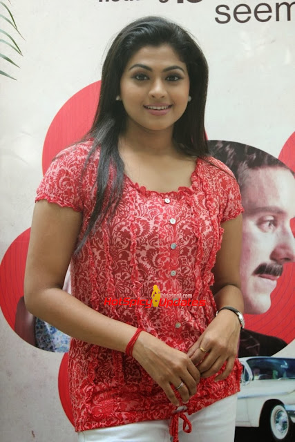 Wallpaper Photos: Nandhana Raveendran aka Rakhi Raveendran Latest Hot ...