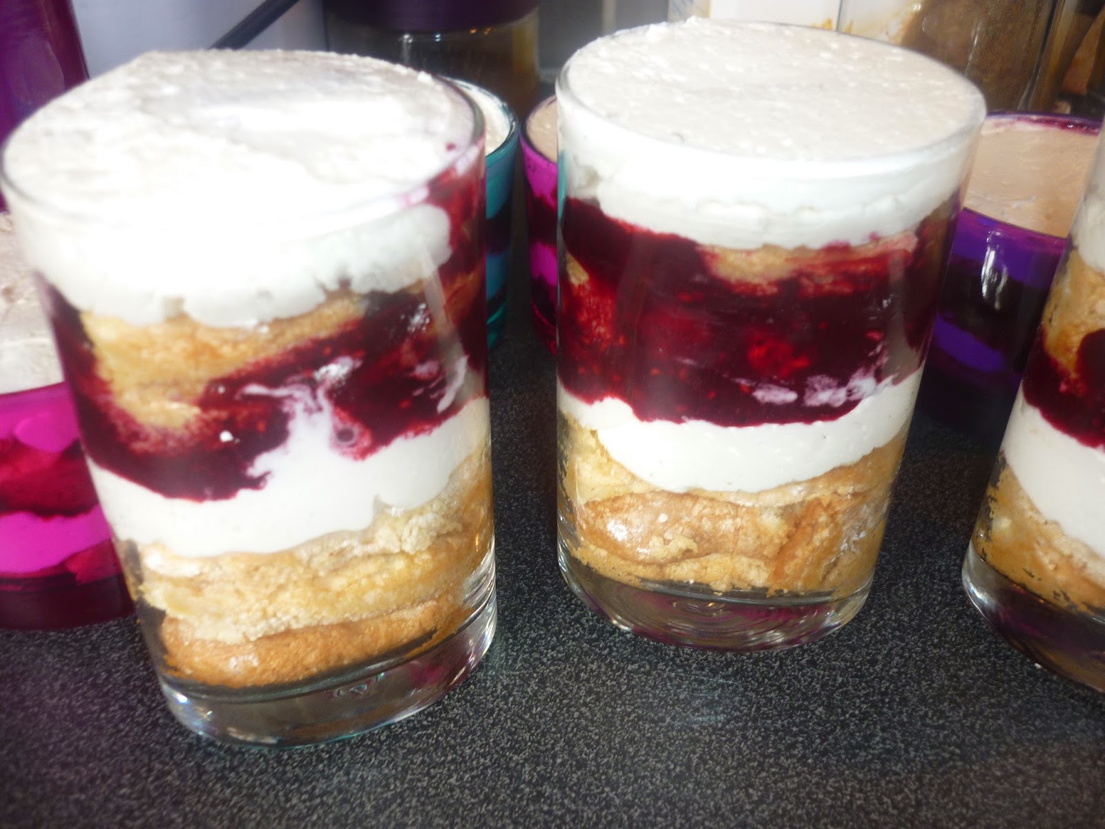 La cuisine de Mimi: Verrines de tiramisu sans oeufs aux fruits rouges